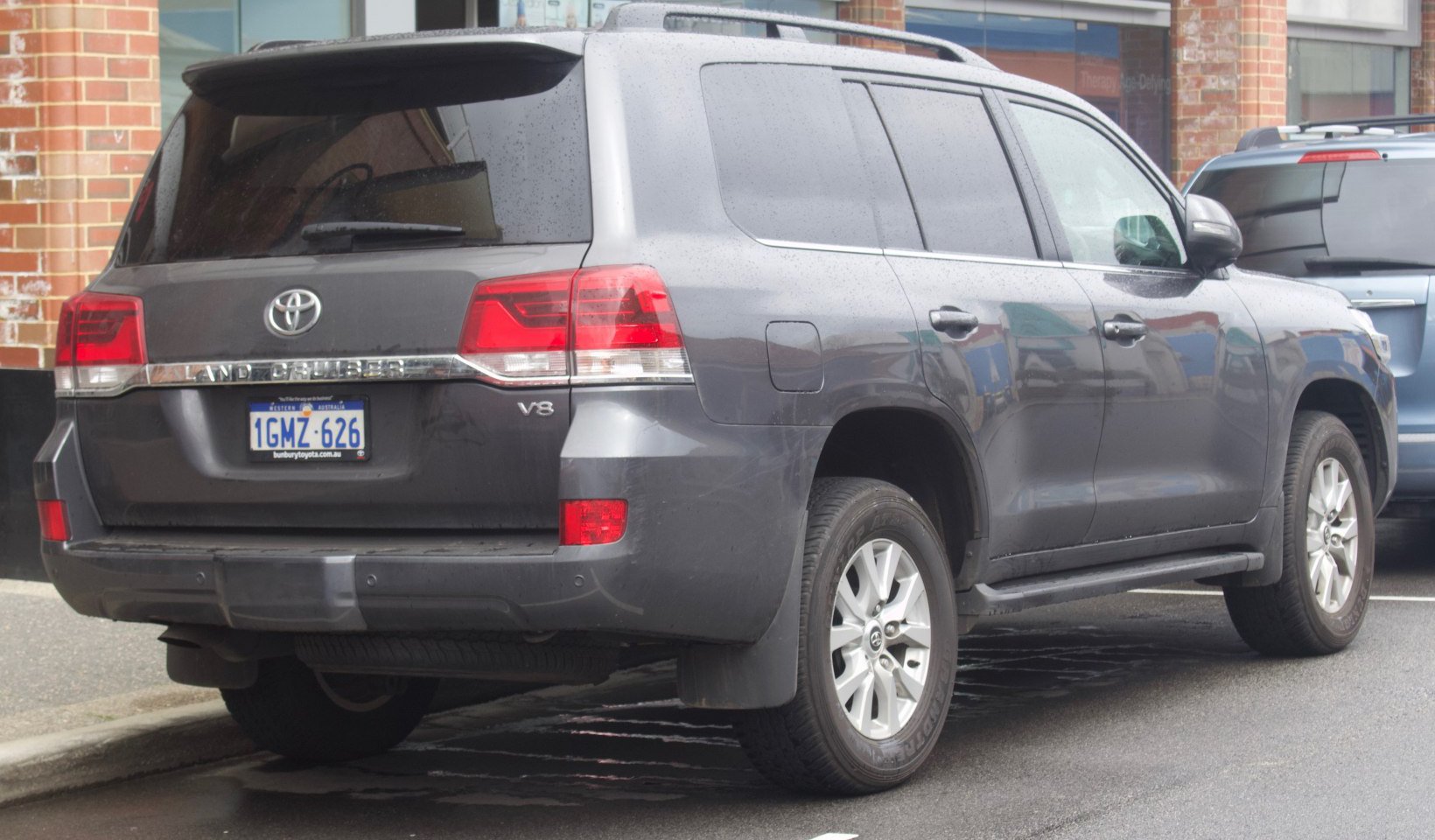 Toyota Land Cruiser technical specifications and fuel economy